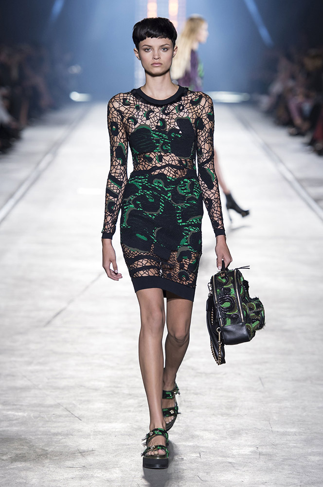 Versace Spring 2016 Runway - theFashionSpot
