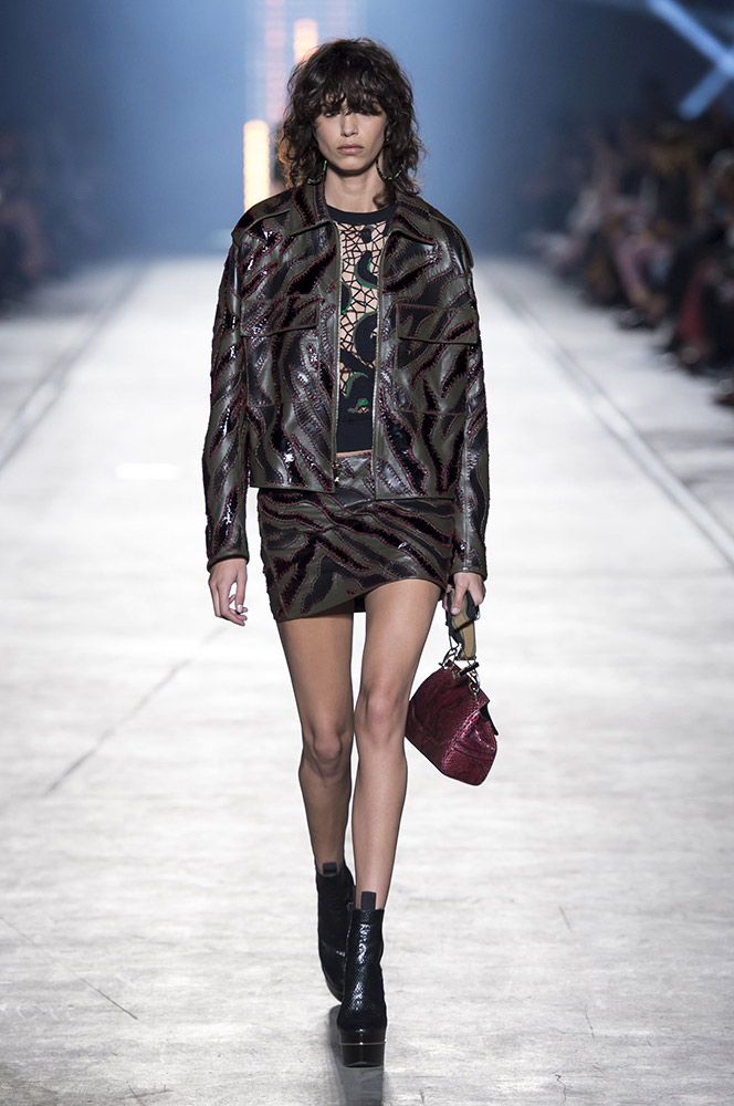 Versace Spring 2016 Runway - theFashionSpot