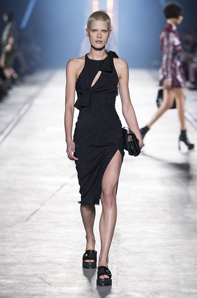 Versace Spring 2016 Runway - theFashionSpot