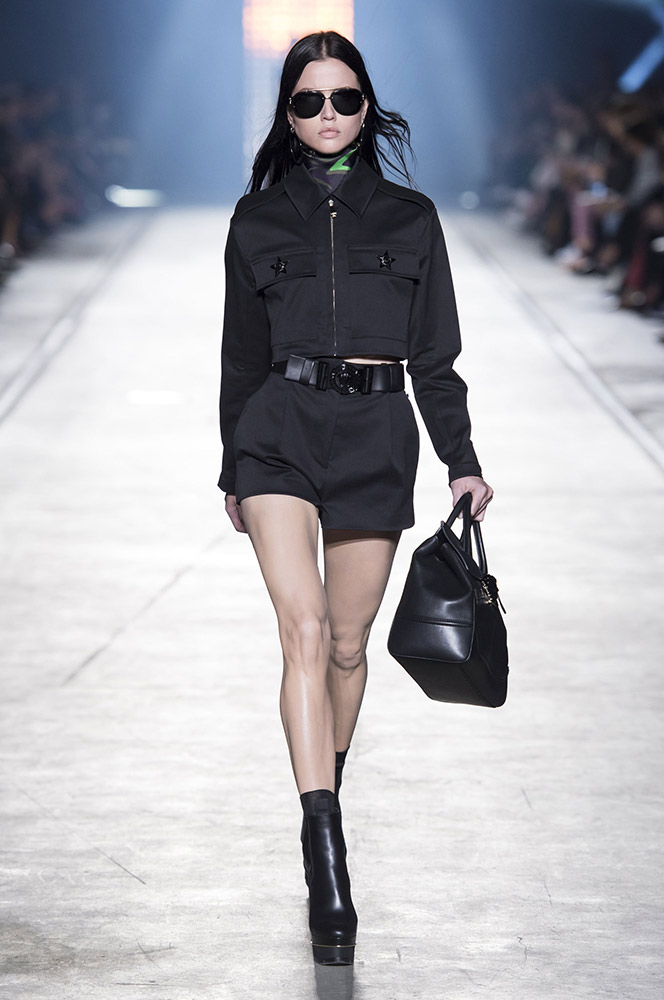 Versace Spring 2016 Runway - theFashionSpot