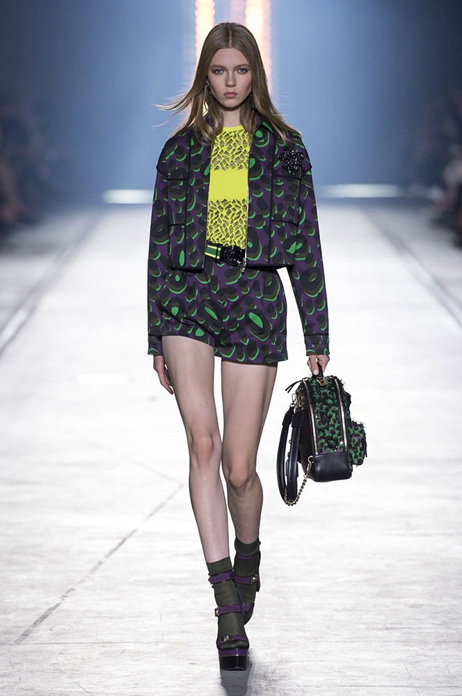 Versace Spring 2016 Runway - theFashionSpot