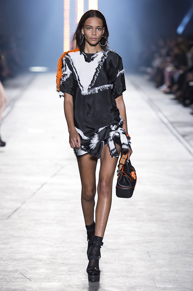 Versace Spring 2016 Runway - theFashionSpot