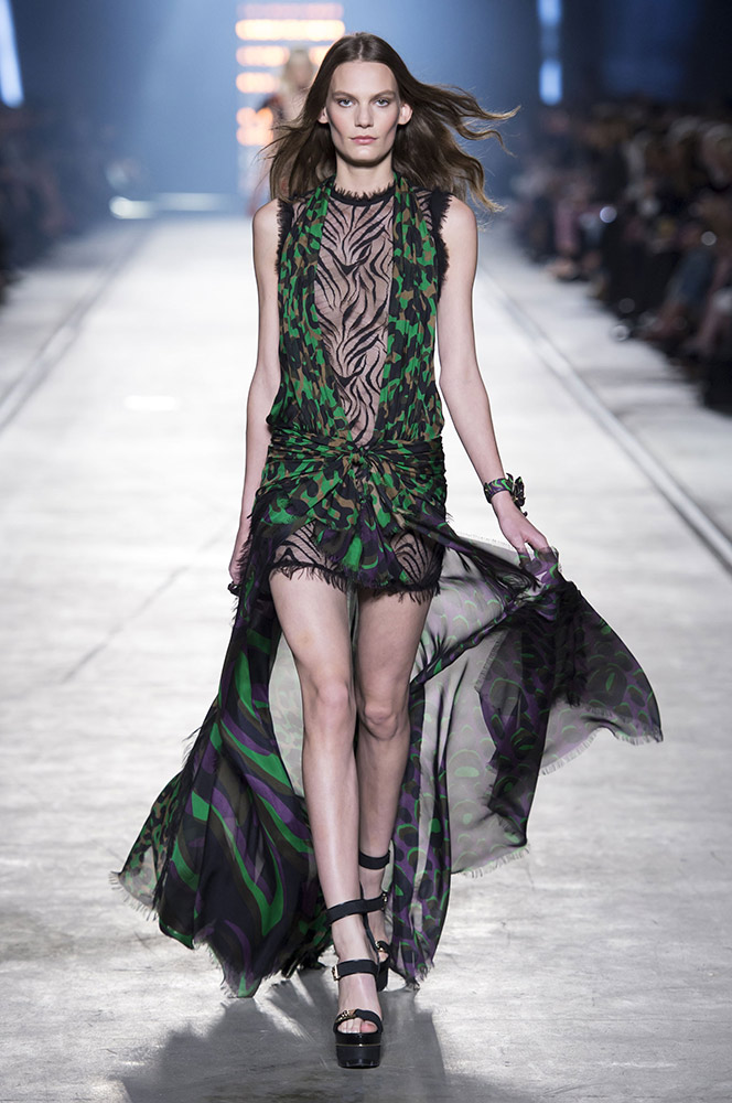 Versace Spring 2016 Runway - theFashionSpot