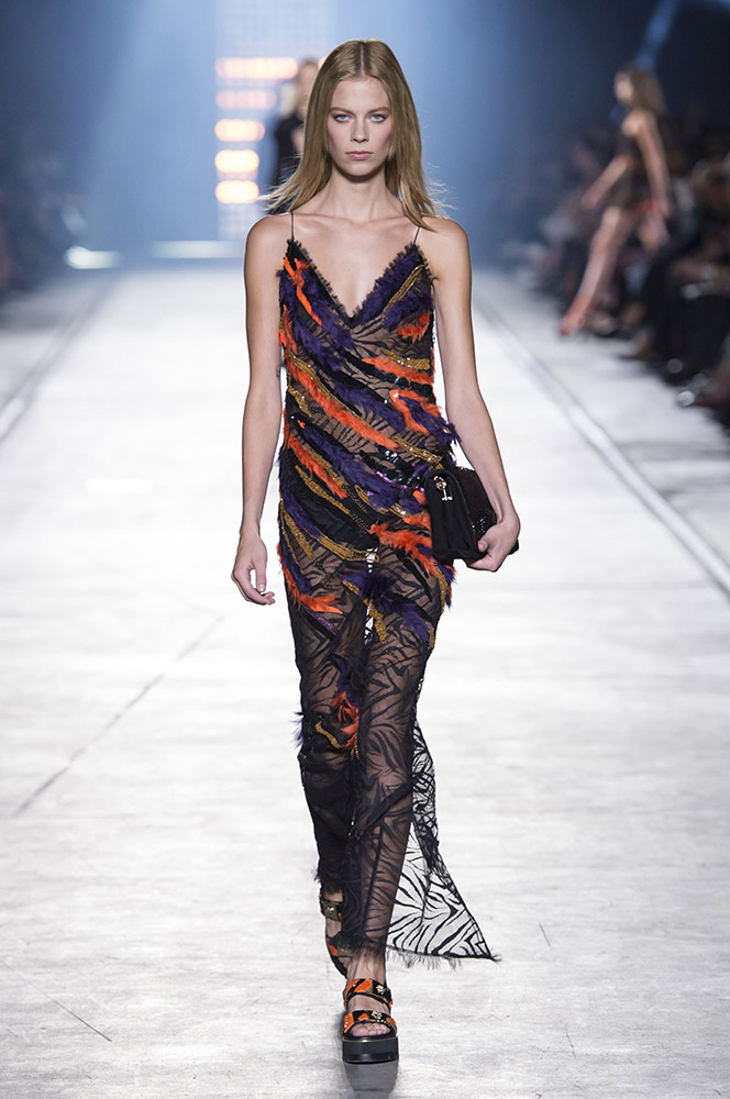 Versace Spring 2016 Runway - theFashionSpot