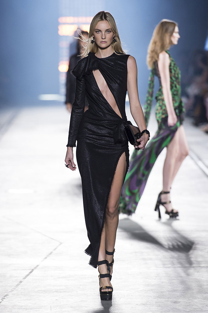 Versace Spring 2016 Runway - theFashionSpot