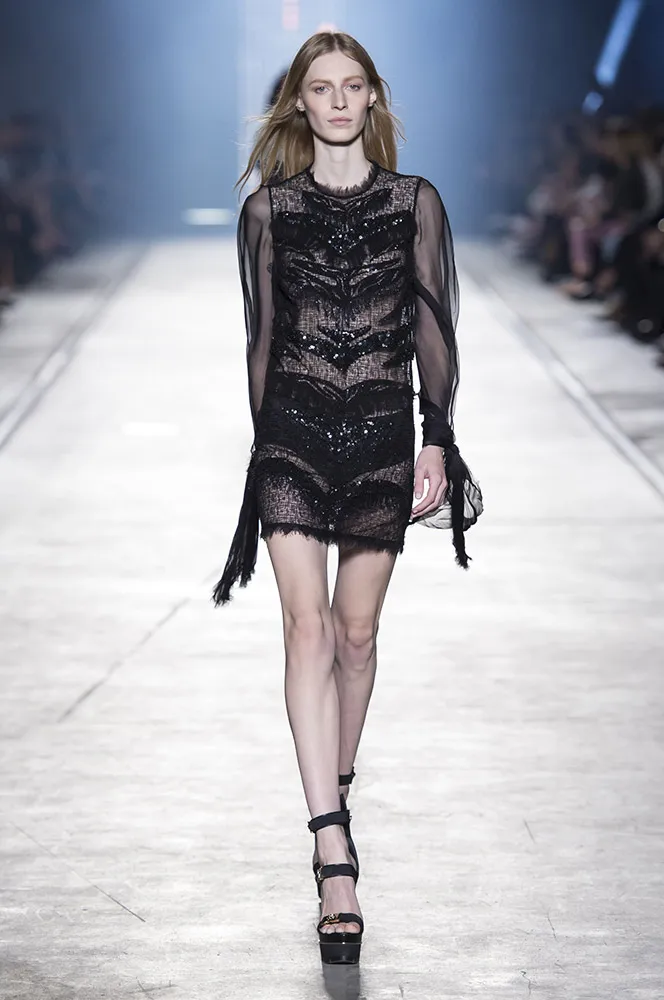 Versace Spring 2016 Runway - theFashionSpot