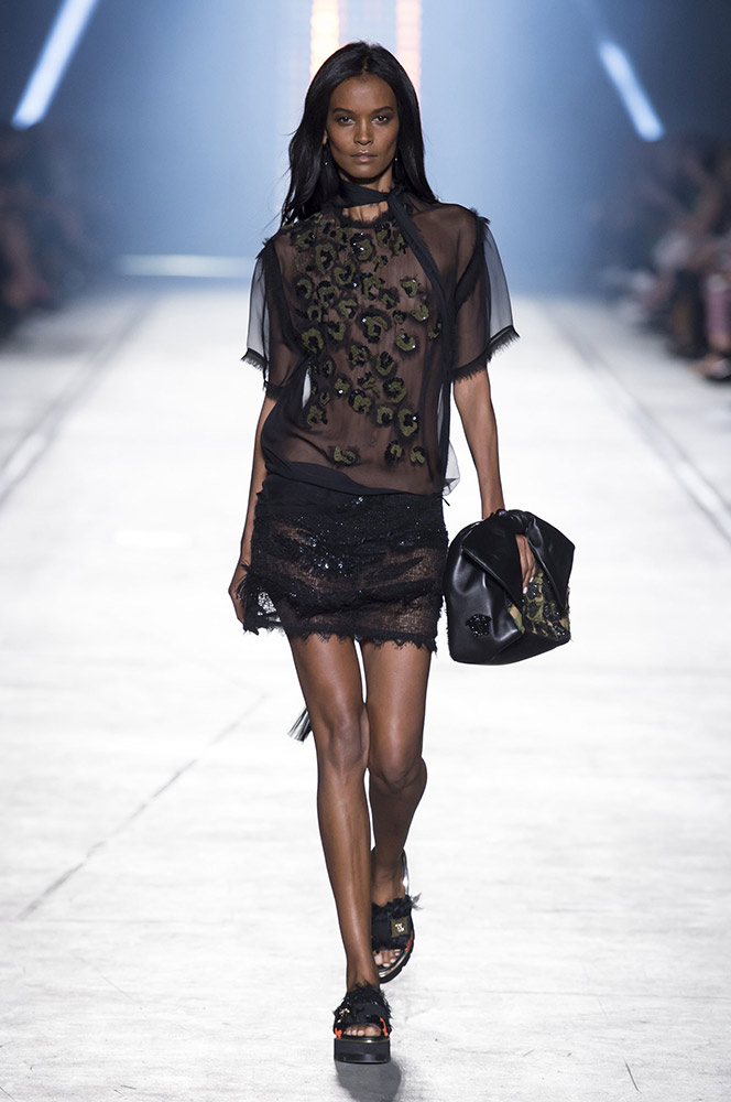 Versace Spring 2016 Runway - theFashionSpot