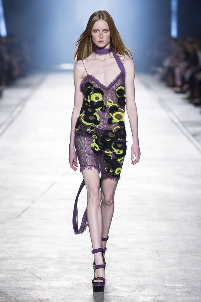 Versace Spring 2016 Runway - theFashionSpot